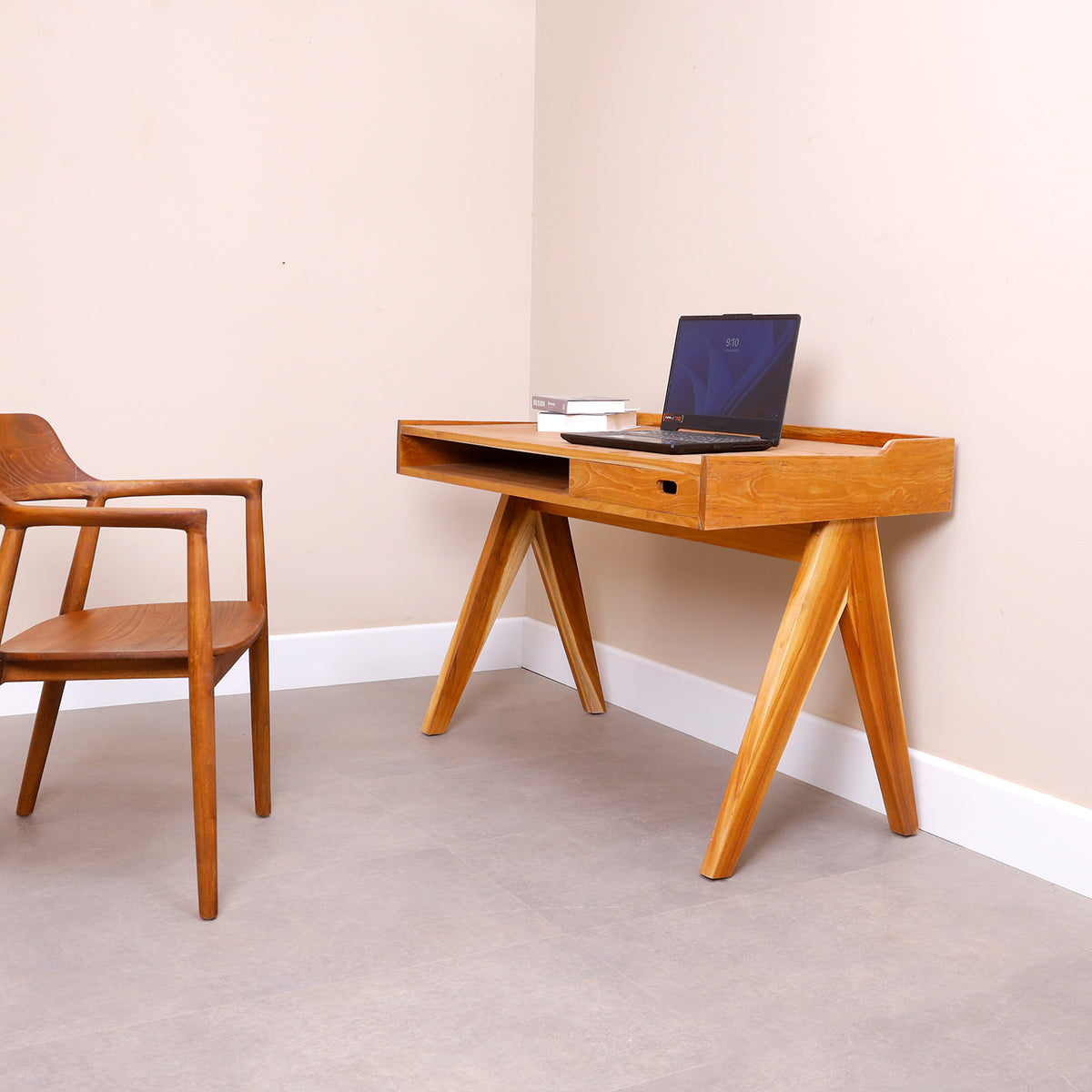 Chevron Study Desk